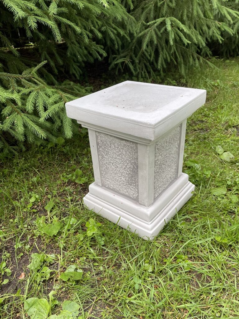 Postament aiaskulptuur | Vanaaegne
